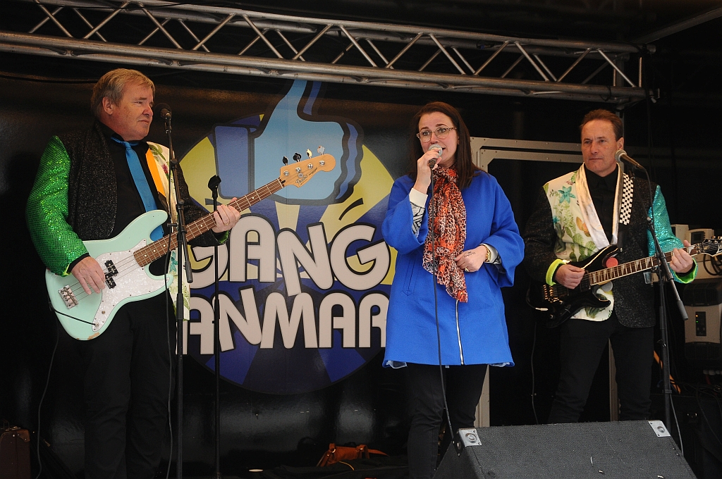 Så den gal igen: Sangerinde skrider fra Fede Finn & Funny Boyz ...